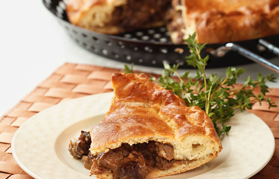 Engelse pie gevuld met uien en rundvlees - Online Recepten - KookJij