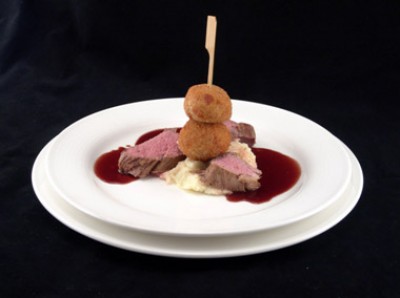 Kalfshaas met rode wijn-portsaus, witlofbitterballen - Online Recepten ...